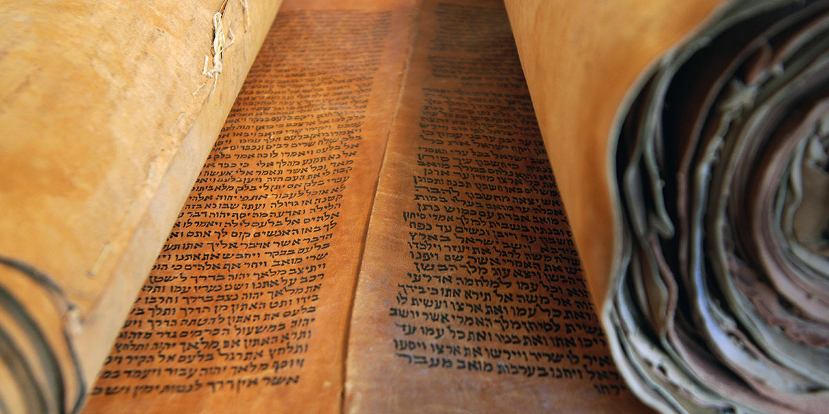 De los rollos al scroll en la sinagoga por J. L. Wall